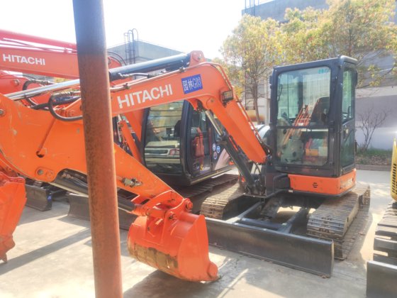 Cheap Hitachi EX55 excavator in Shanghai, China