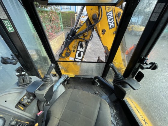 JCB 3CX Compact Backhoe Loader in Luton, United Kingdom