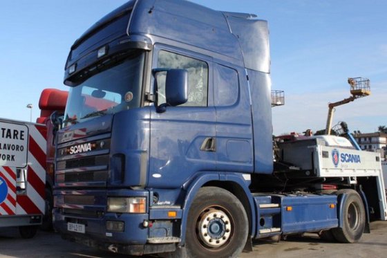 2004 Scania R124-420 in Rome, Italy