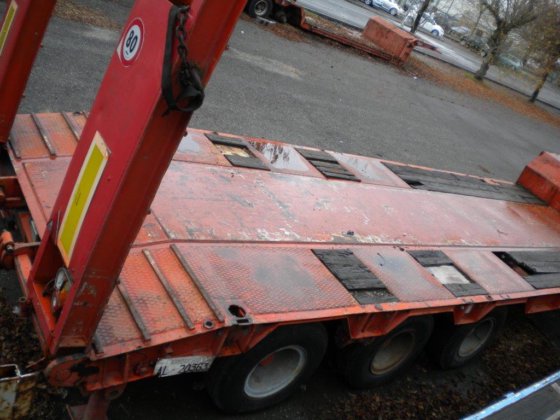 1988 Cometto semi-trailer mod: GSX3/M01 in Rome, Italy