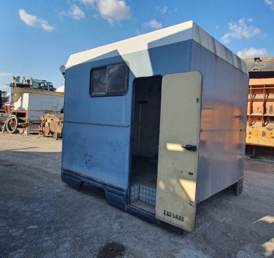 Monoblock with door and flap in Rome, Lazio, Italy