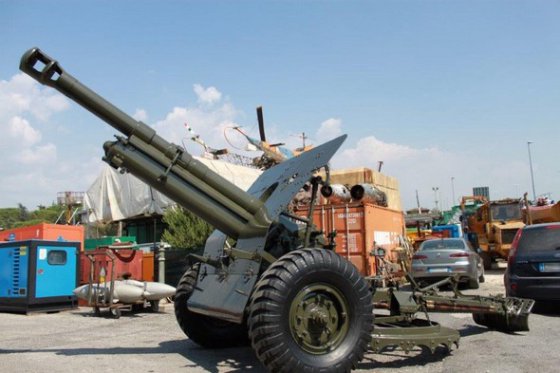 Demilitarized cannon in Rome, Italy