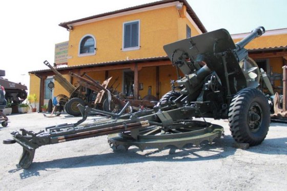 Demilitarized cannon in Rome, Italy