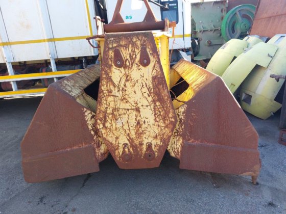 Usata Benna bivalve elettroidraulica in Roma, Italia