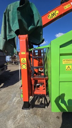 Demountable dump truck with crane gmc mod: BC 1200 in Rome, Italy