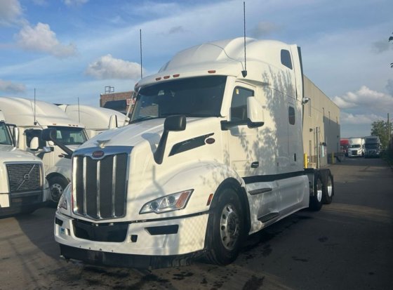 2023 PETERBILT 579 WITH PACCAR ENGINE in Brampton, Ontario, Canada