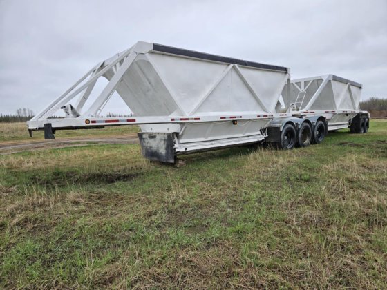 1989 Red River Super B Clam Bottom Dump Trailer in LaCorey, Alberta, Canada