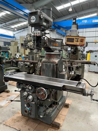 spanish milling machine Lagun ftv4 fast and auto feed on all axes in ...
