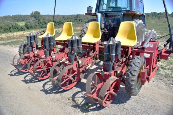 Mechanical 5000 Transplanter 4 rows in Montreal, Quebec, Canada