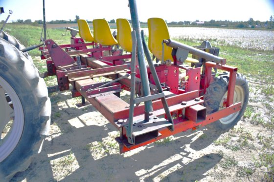 Mechanical 5000 Transplanter 4 rows in Montreal, Quebec, Canada