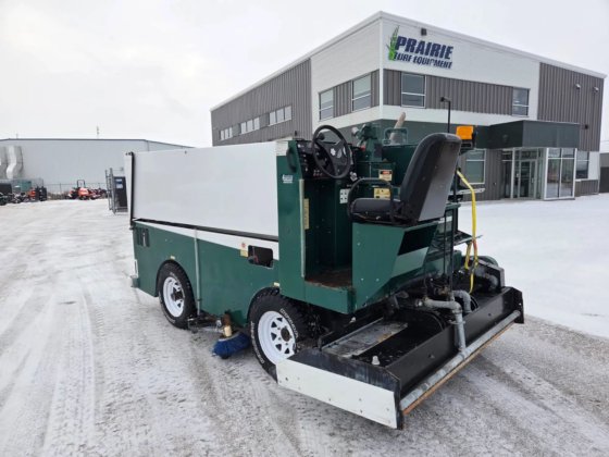 2012 Zamboni 445 Ice Resurfacer – 3635 Hours in Headingley, Manitoba ...