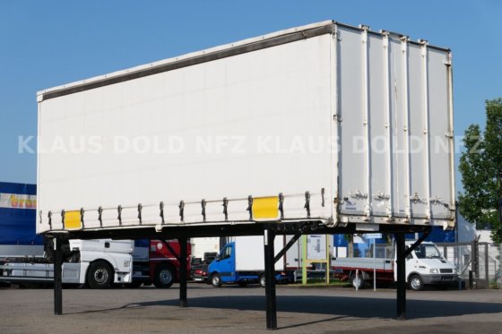 Crown swap chassis flatbed tarpaulin BDF bridge in Lahr, Germany