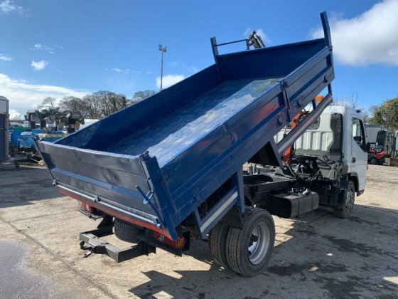 2013 Mitsubishi Canter Fuso 7C15 Tipper & Palfinger PC1300 Crane in ...