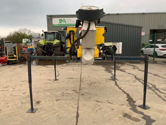 2004 Schmidt Stratos B08-24 Mounted Gritter c/w Honda 9HP Engine (Suits ...