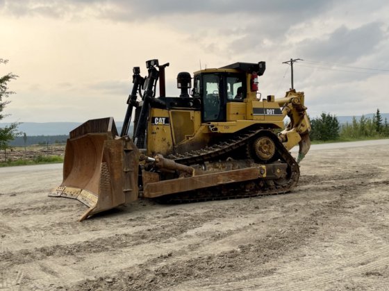 2005 Caterpillar D9T U-Blade Dozer in Edmonton, Alberta, Canada
