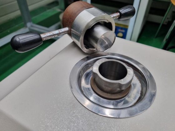 TOPMET MET PRESS-A Automatic Mounting Press in Seoul, South Korea