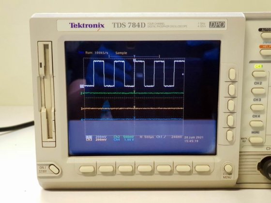 Tektronix TDS784D 1GHz 4Channel Digital Oscilloscope in Seoul, South Korea