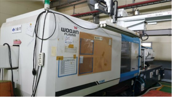 2017 Woojin Plaim Injection molding machine in Siheung-si, Gyeonggi-do ...