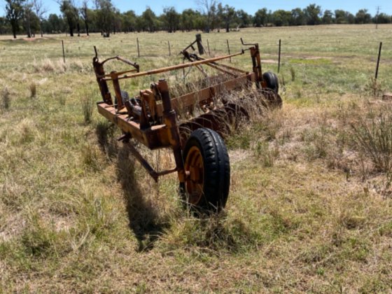 14-disc one-way Chamberlain Plough in Dubbo, Australia