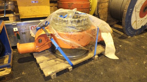 MacGregor Pusnes HV-20G Bow loading in Ågotnes, Norway