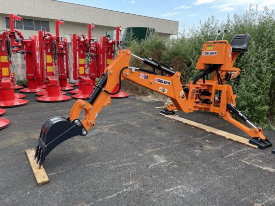 Nouvelle Rétrocaveuse universelle avec godet pour tracteurs agricoles à ...