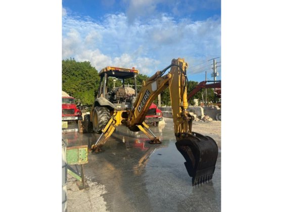 2001 JOHN DEERE 310SG BACKHOE LOADER in Miami, FL, USA