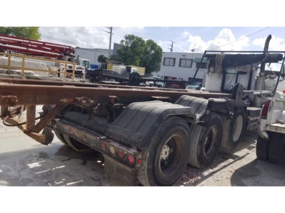 2000 MACK DM ROLL-OFF TRUCK in Miami, FL, USA