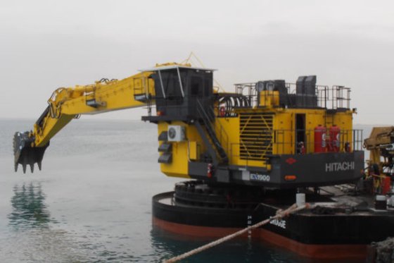Hitachi EX1900 Backhoe Dredger in Abu Dhabi, United Arab Emirates