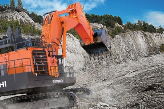 Hitachi EX2000-7 in Abu Dhabi, United Arab Emirates