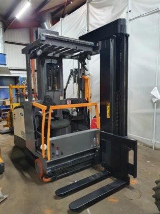 Crown TSP6000 Turret Truck 1000kg Capacity Wire Guidance in Northern ...