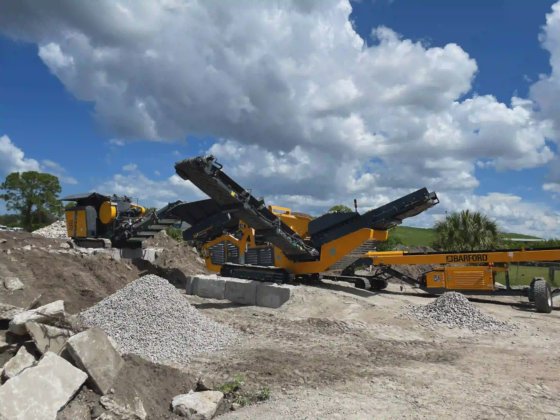 9' 4' Compact Tracked 3 Way Scalping Screen in Boston, MA, USA