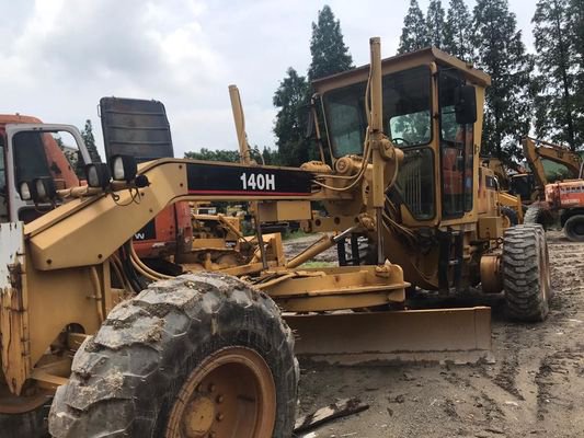 Caterpillar 140H in Shanghai, China