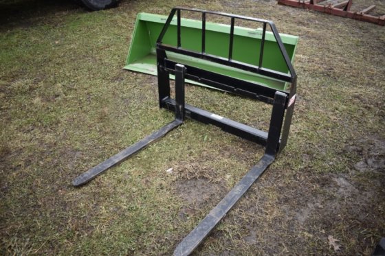 Kivel Quick Attach 2000 lb. Capacity Skid Steer Pallet Forks in ...