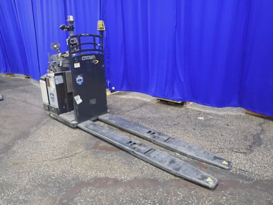 CROWN PC4500-60 ELECTRIC PALLET JACK in Euclid, OH, USA