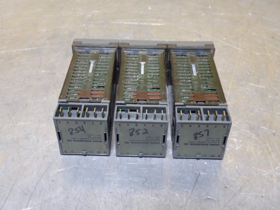 OMEGA 3pcs Omega Temperature Controller Lot in Euclid, OH, USA