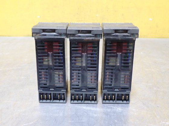 OMEGA 3pcs Omega Temperature Controller Lot in Euclid, OH, USA