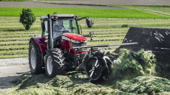 Grass silage spreader Magna in Betzenweiler, Germany