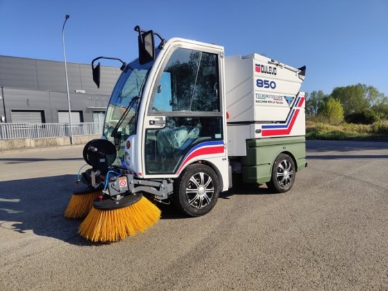 Usata SPAZZATRICE STRADALE ASPIRANTE DULEVO 850 MINI in Scandiano, Italia