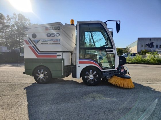 Usata SPAZZATRICE STRADALE ASPIRANTE DULEVO 850 MINI in Scandiano, Italia