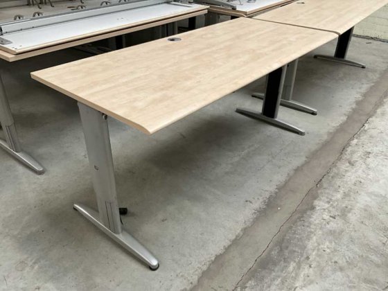 2x Desk/desk table MARKANT in Antwerpen, Belgium