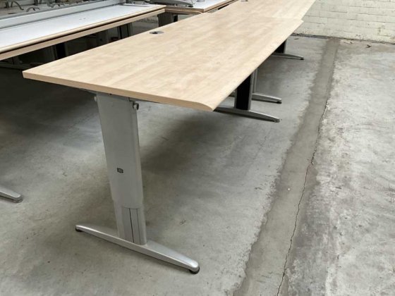2x Desk/desk table MARKANT in Antwerpen, Belgium