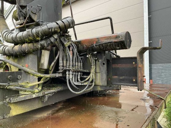 Hooklift container system, platform container with crane in Nazareth ...