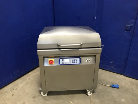 MULTIVAC C400 vacuum packs. in Hobro, Denmark