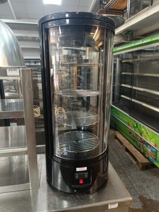 Neutral panoramic display case in Athens, Greece