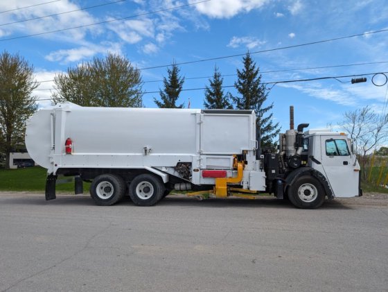 2015 Labrie EXPERT HELPING HAND in Innisfil, Ontario, Canada