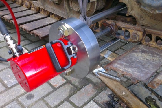 Master Pin Pusher for Track Chains in Hillegom, South Holland, Netherlands