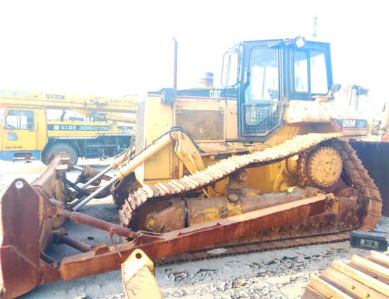Cat D6m Bulldozer in Hong Kong