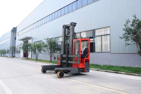 Electric multi-directional forklift in Shanghai, China