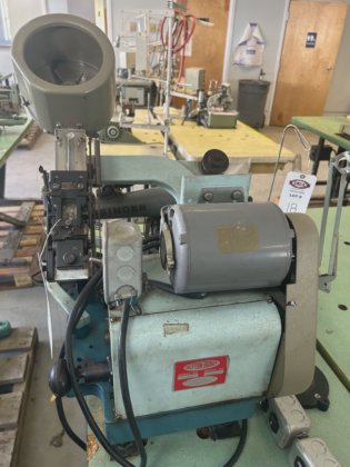 Singer 114-33 Sewing Machine w/ A.J. Mitchell Button Robot in Fleetwood ...