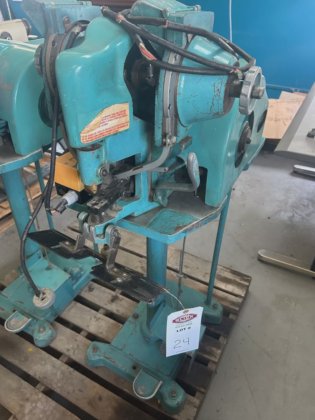 Scovill Fasteners GA Automatic Snap Button Machine Press in Fleetwood ...
